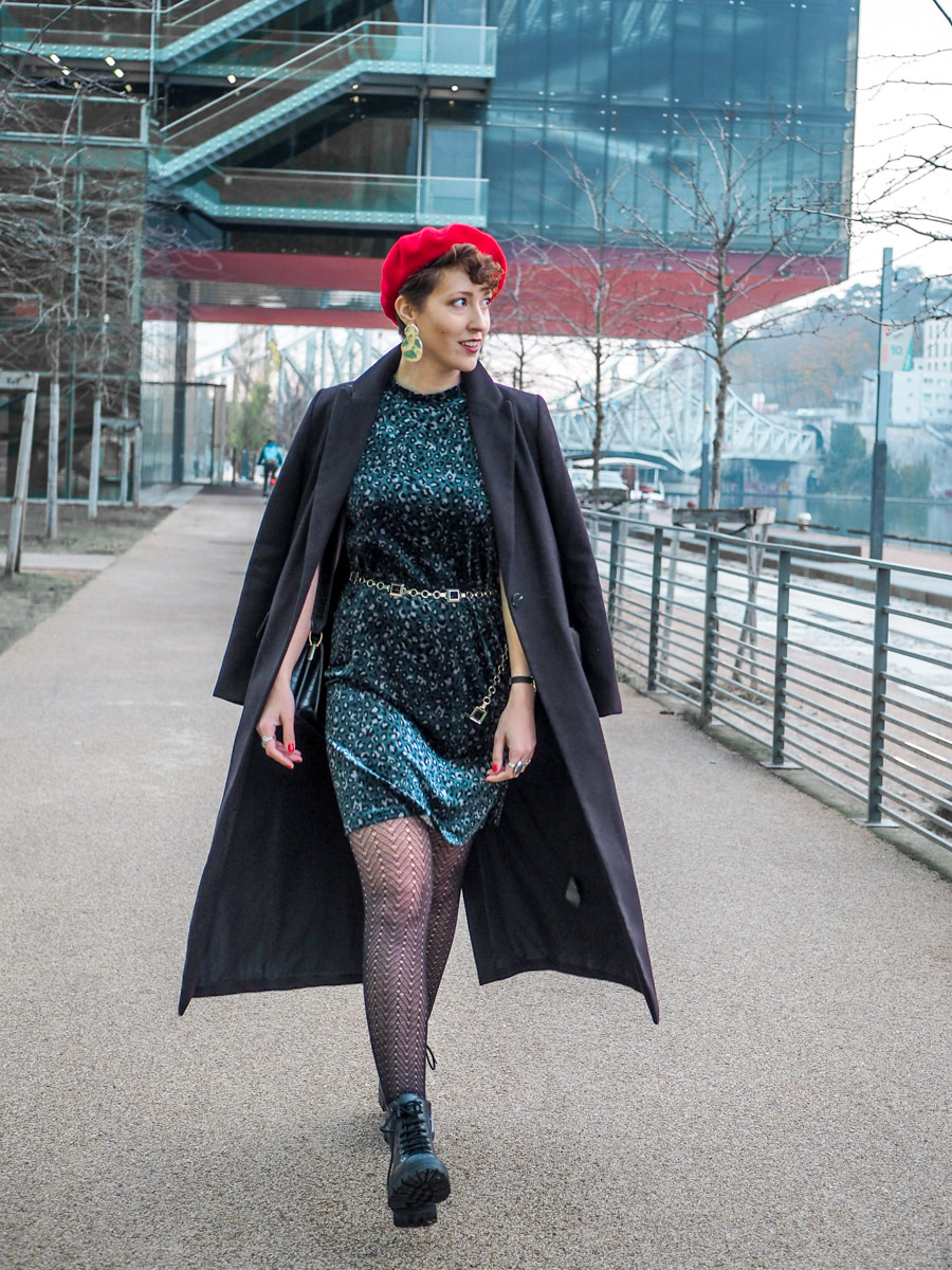 Béret rouge & robe velours • LaRoxStyle